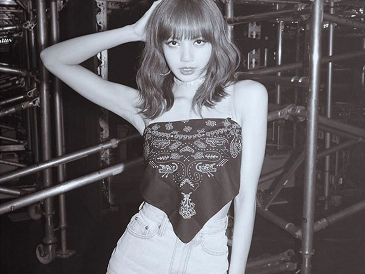 Blackpink Lisa major throwback to Beyoncé bandana top - The Fashion Request